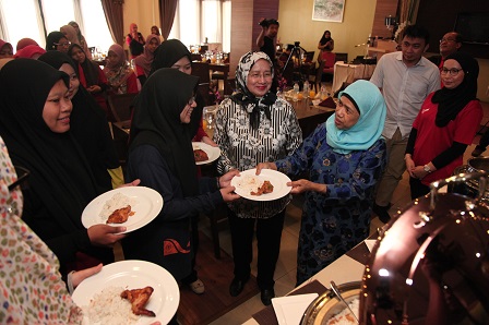 Her foundation, the Sabria Foundation, shared its experiences with UPM ...