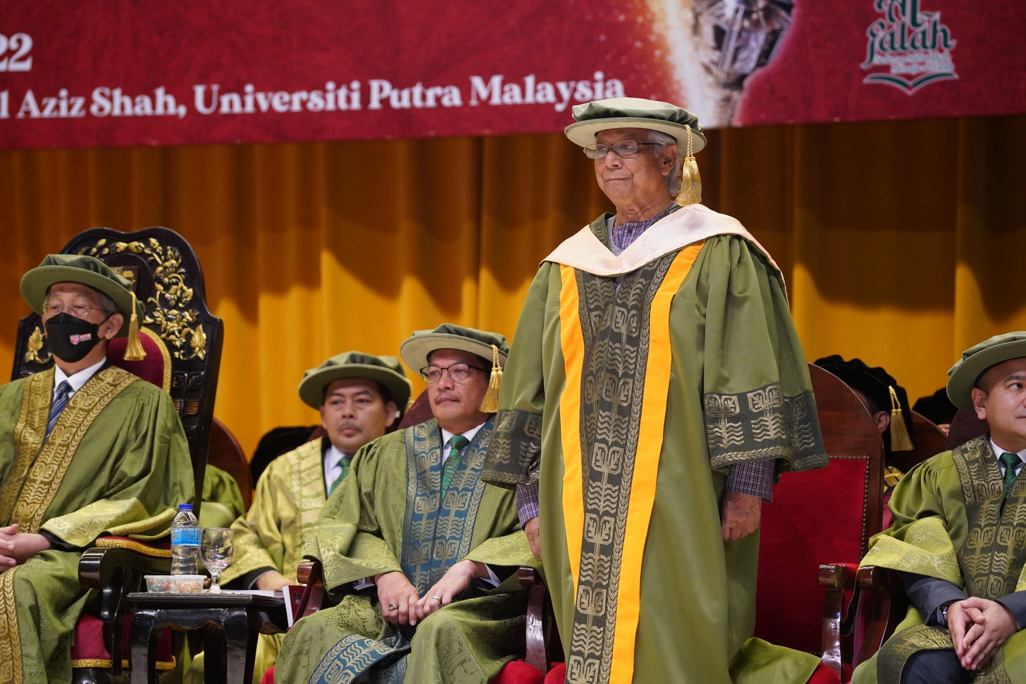 SERDANG, 26 November –Penerima Nobel Peace Laureate 2006, Prof ...