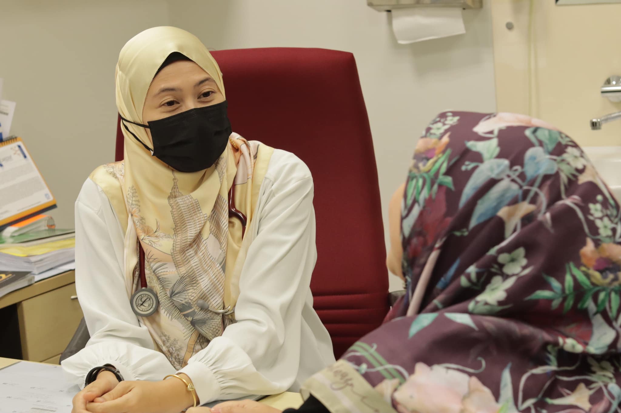 Mengulas lanjut, mereka berkata menjadi seorang doktor sudah semestinya ...